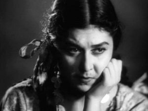 Биография актрисы Ляли Чёрной: романсы, песни, роли в кино и личная жизнь